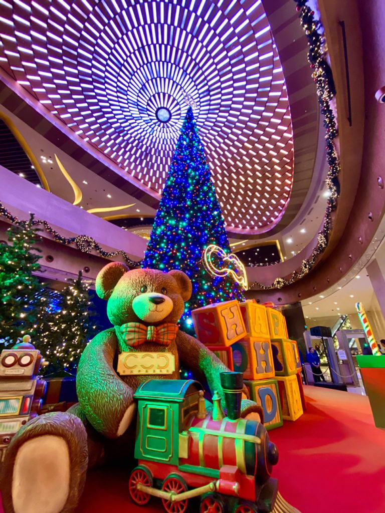 10 Fabulously Festive Hotel Christmas Trees – Forbes Travel Guide Stories