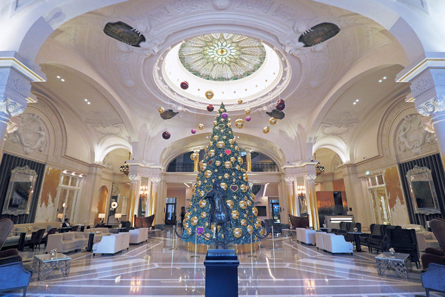 17 Beautiful Hotel Christmas Trees – Forbes Travel Guide Stories