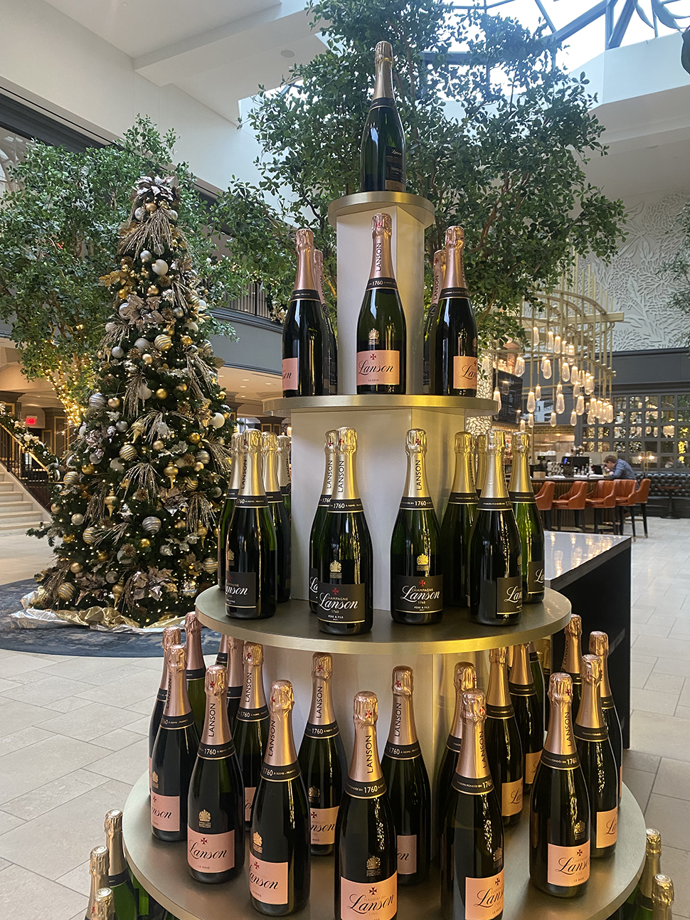 17 Beautiful Hotel Christmas Trees – Forbes Travel Guide Stories