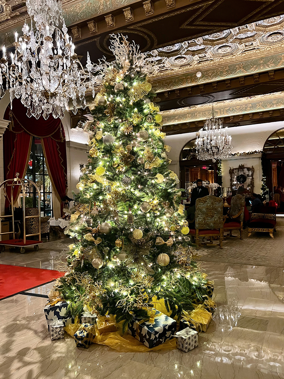17 Beautiful Hotel Christmas Trees – Forbes Travel Guide Stories