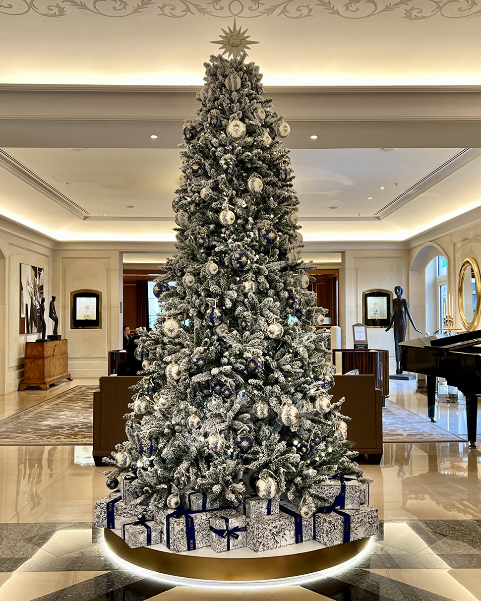 13 Dazzling Hotel Christmas Trees – Forbes Travel Guide Stories