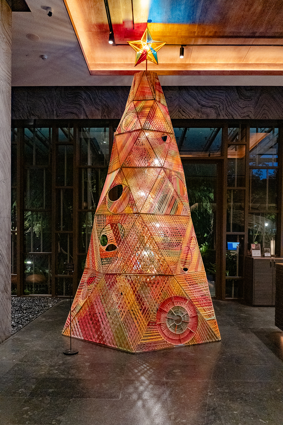 12 Best Hotel Christmas Trees – Forbes Travel Guide Stories