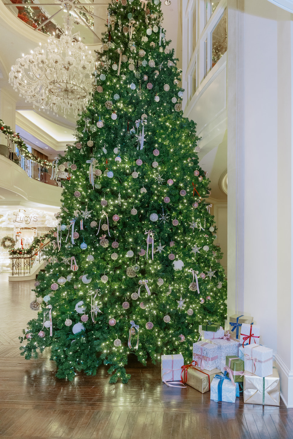 12 Best Hotel Christmas Trees – Forbes Travel Guide Stories